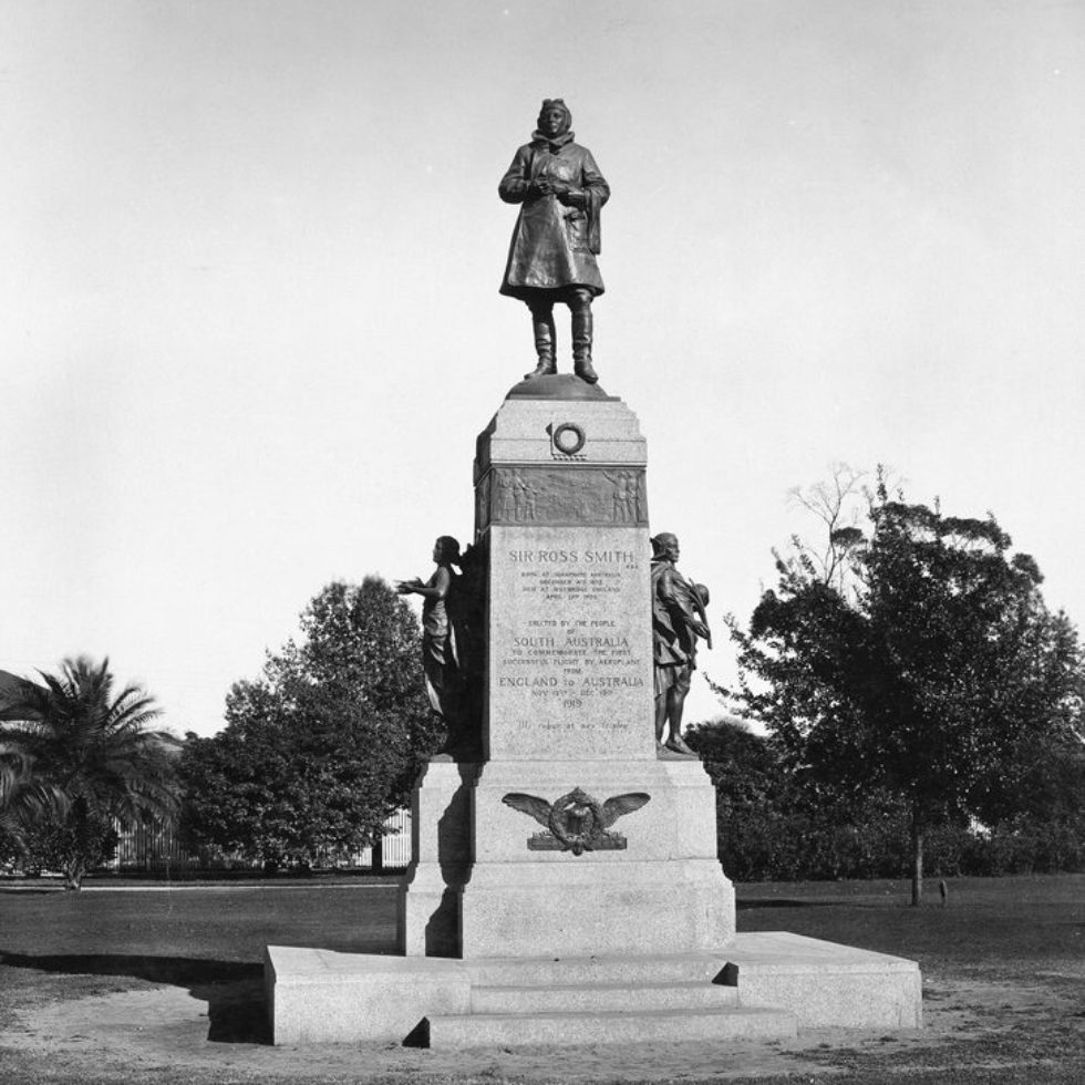 Adelaide – Sir Ross Smith Memorial, Creswell Gardens – Vickers Vimy